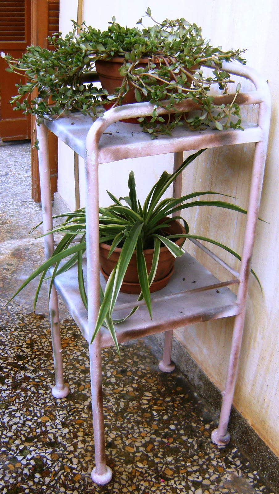 lila365idees: ΒΑΣΗ ΓΙΑ ΓΛΑΣΤΡΕΣ ΑΠΟ ΠΑΛΙΟ ΚΟΜΟΔΙΝΟ (BRACKET FOR POT OF ...