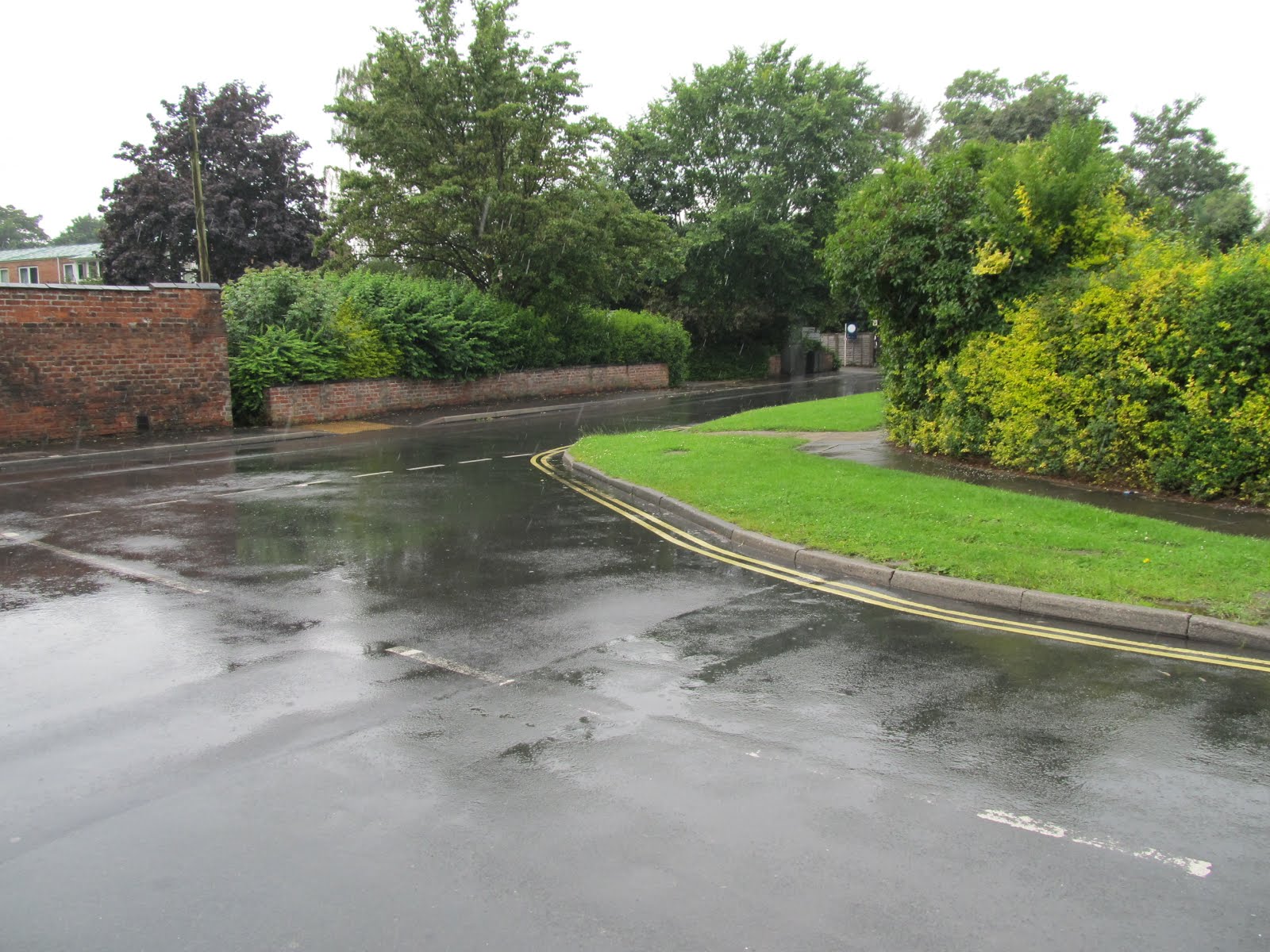 Crap Cycling & Walking in Waltham Forest: car-centric junction design