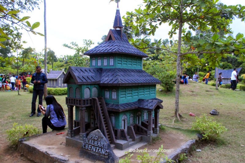 Adventurose | Because Life is an Adventure: Miniatur Rumah Adat ...