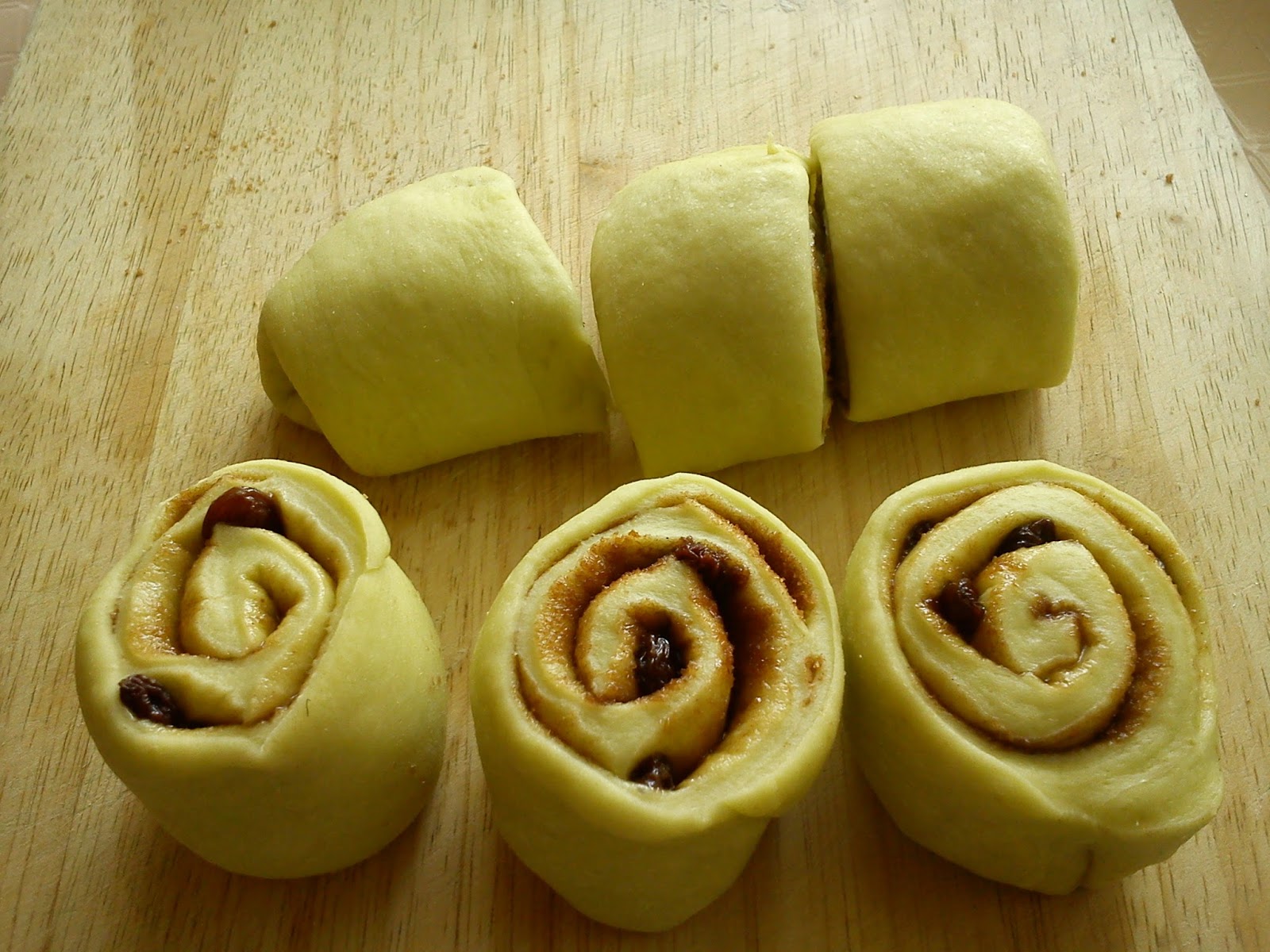 Cooking Pleasure: PANDAN CINNAMON BREAD ROLLS