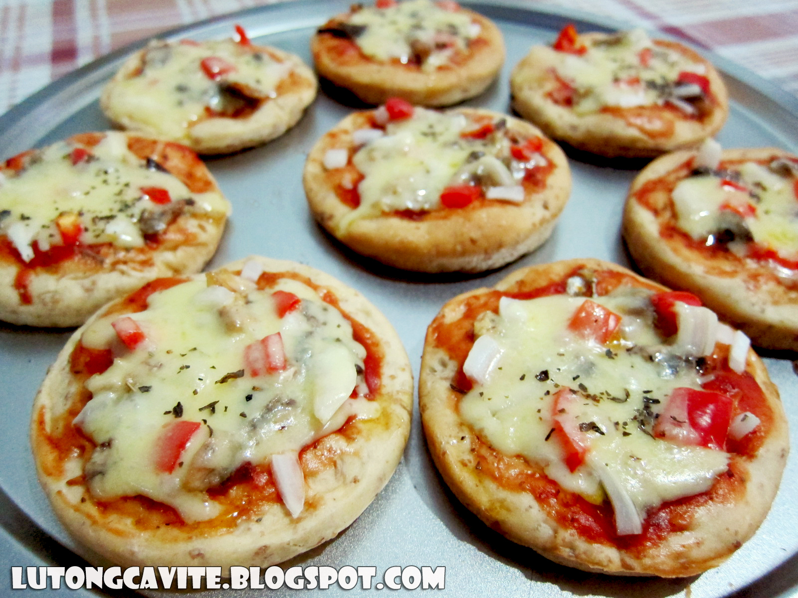 Lutong Cavite : Cheesy Spanish Sardines Wheat Pizza Minis