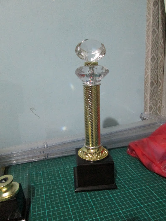 MEDAL & TROFI UNTUK SEMUA.: PIALA PUSINGAN KACA