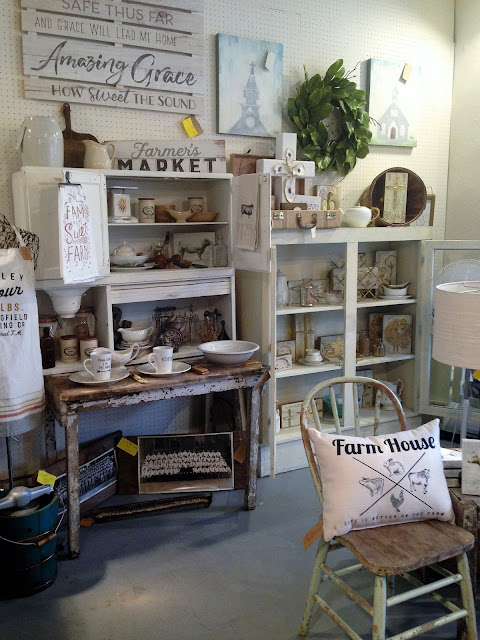 Coastal Charm: Farmhouse Decor