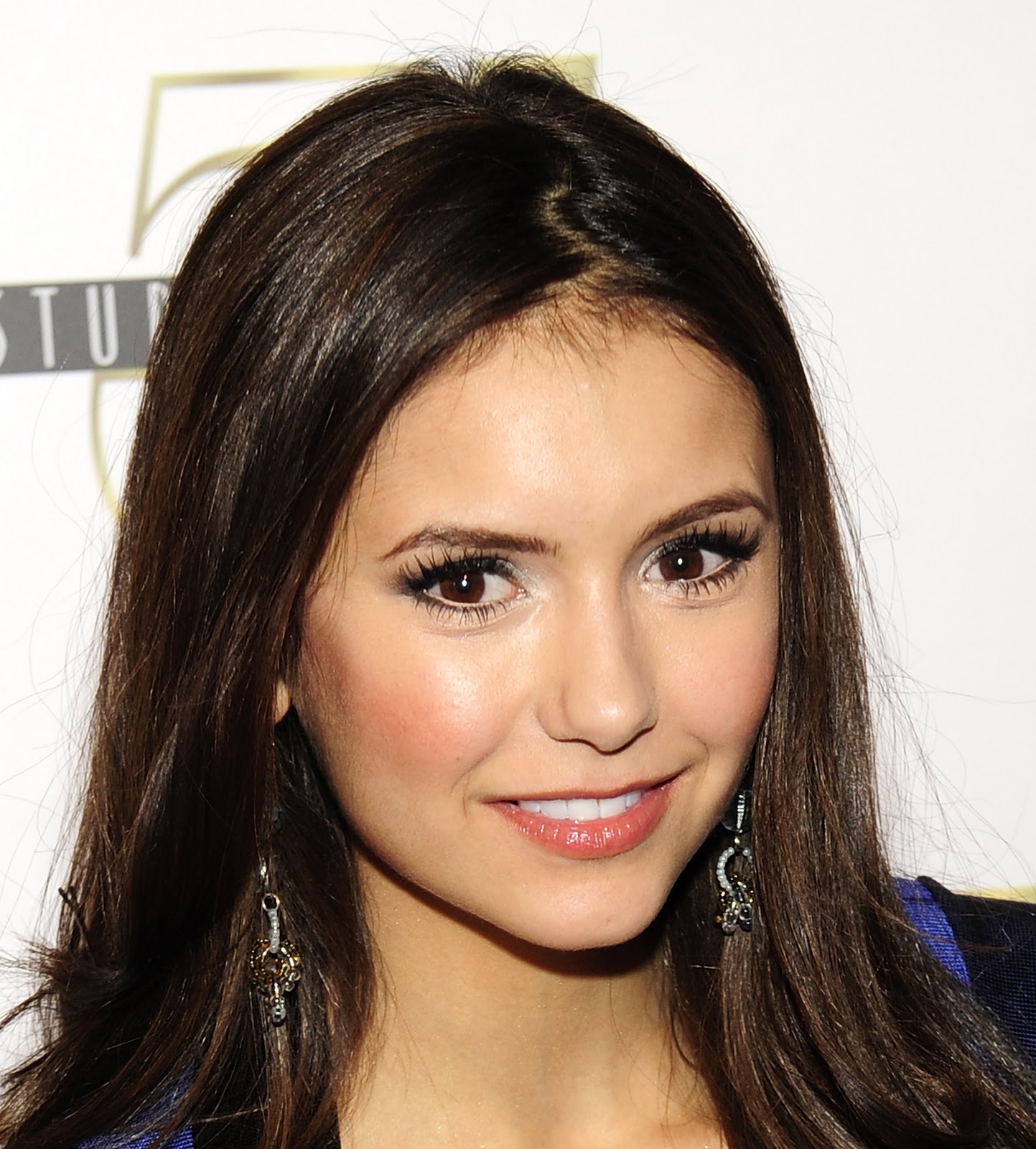 Vampires Diaries: Biography of Nina Dobrev