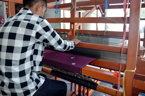 Alat Tenun Bukan Mesin (ATBM) ~ Budaya