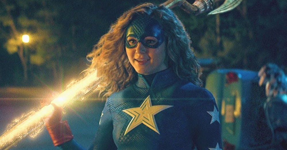 Arte conceptual de Stargirl muestra el traje de Wildcat