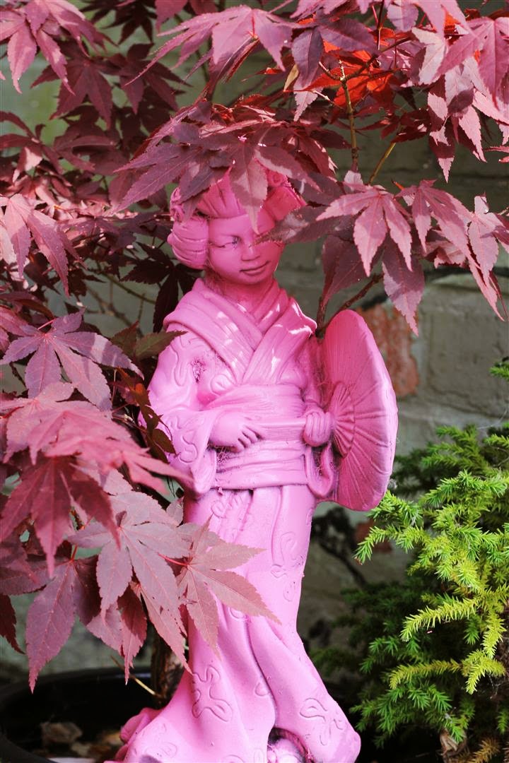 emuse: Pink painted geisha