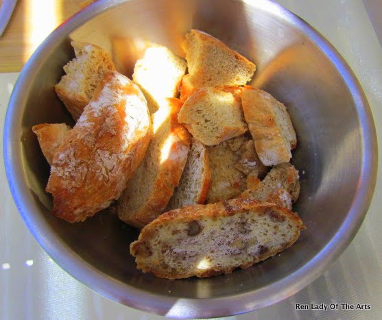 Lady of 'The Arts': How To Make Croutons- Garlic, Rosemary and No Knead ...