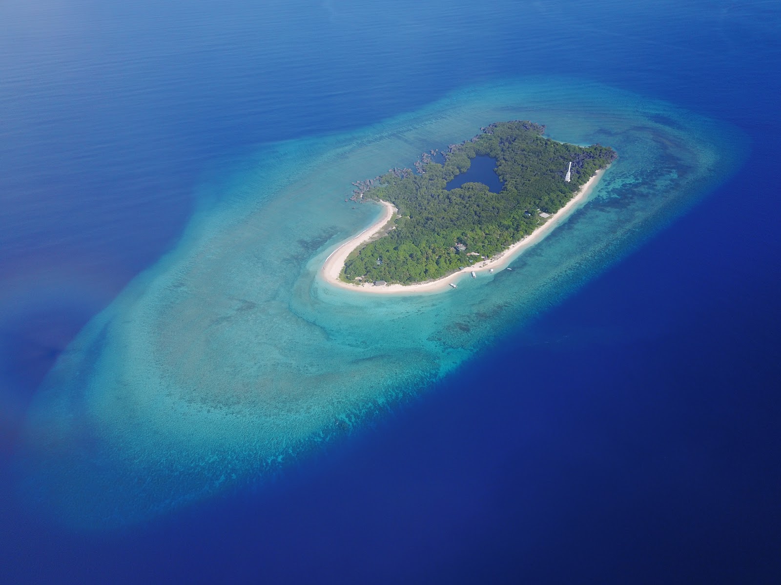 Apo Reef Mindoro, Getting There. - PaparazSea