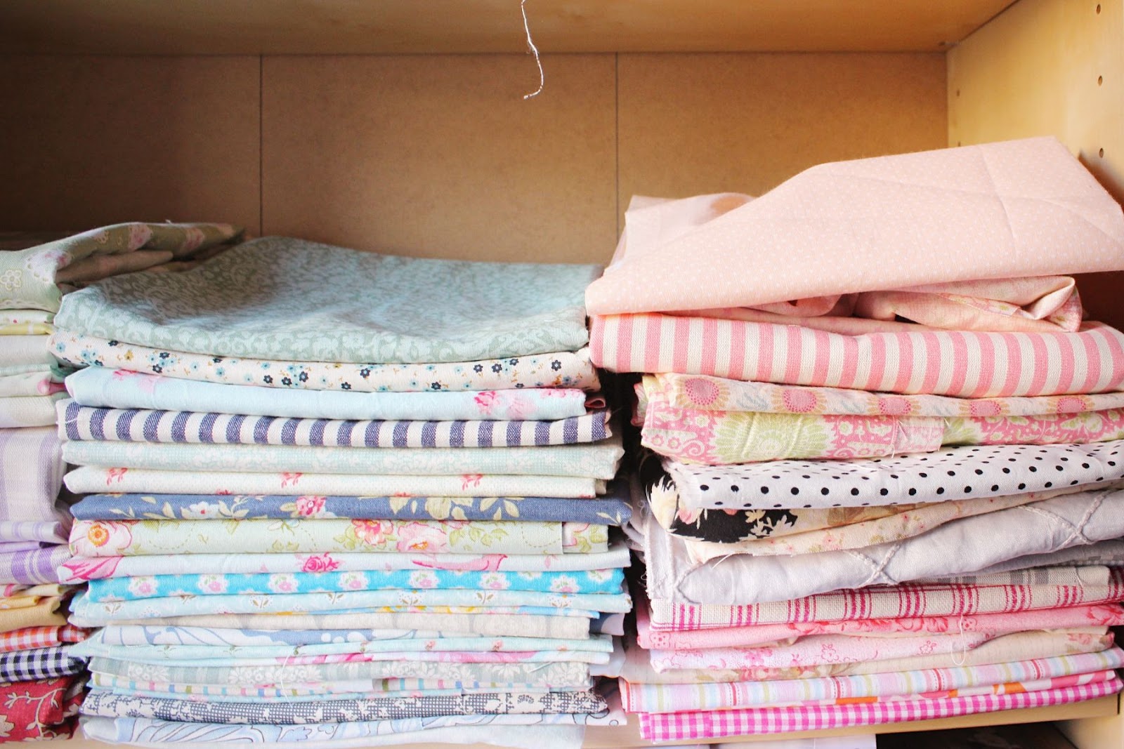 Roxy Creations: Folding fabric tutorial