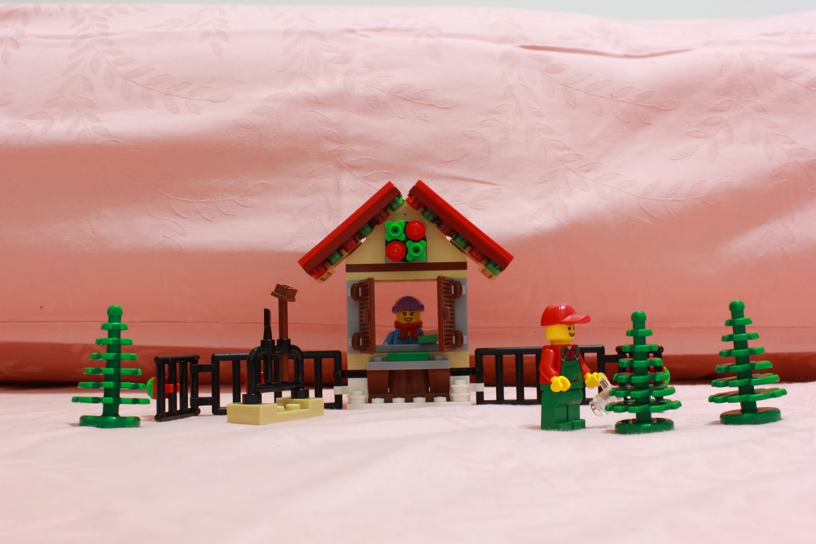 lurkerr's blog: Christmas Countdown 4 - Lego 40082 Christmas Tree Stand ...
