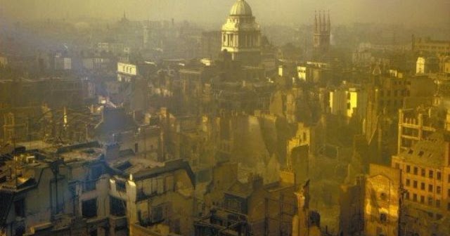 12 Amazing Color Photographs Captured London After Air Raid Attack ...