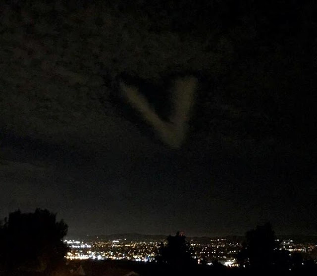 Mystery UFO V-shaped cloud also seen over Arnaheim Hilss, California