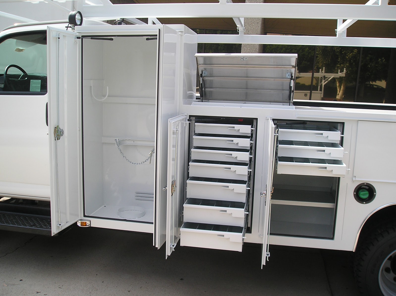 Sharp Harbor ComboMaster with Rear Hip Level Workbench | Harbor Truck ...