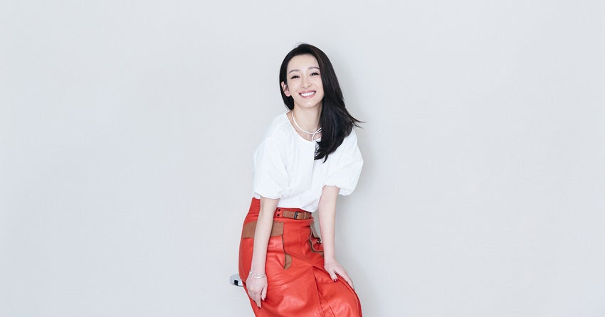 China Entertainment News: Qin Hailu poses for photo shoot