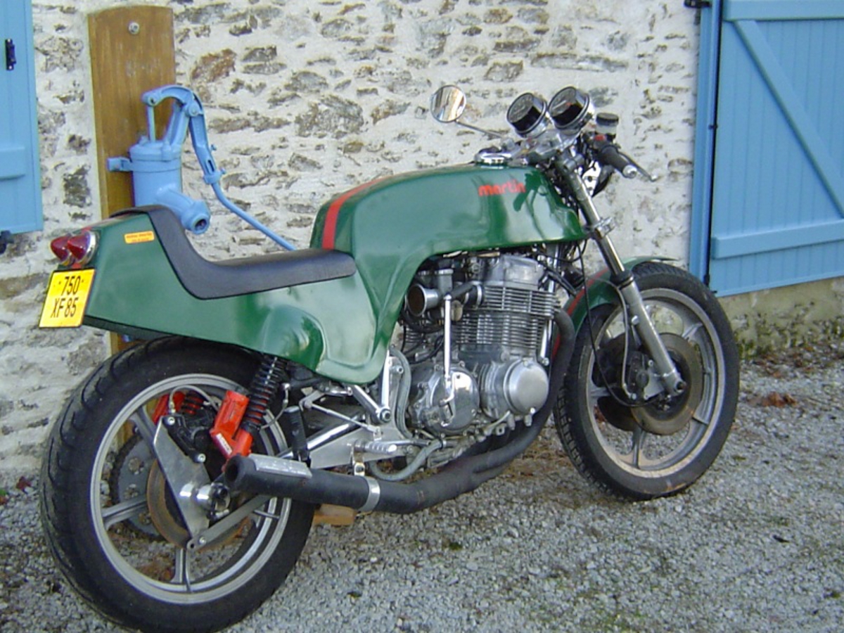 Cling on for dear life !!!: Moto Martin CB750 Race Bike