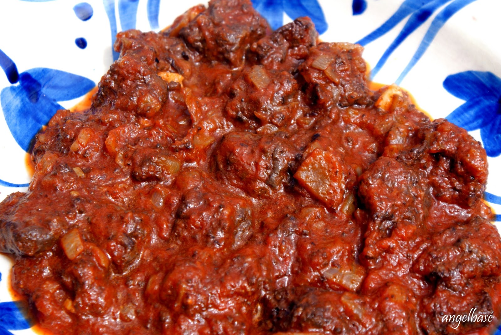 LA COCINA DE MÁGINA: "GUISANDO EN HUELMA". POR ANGEL DEL MORAL: SANGRE ...