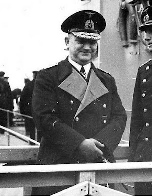 NAZI JERMAN: Foto Tokoh Third Reich Dengan Mantel Jenderal/Admiral