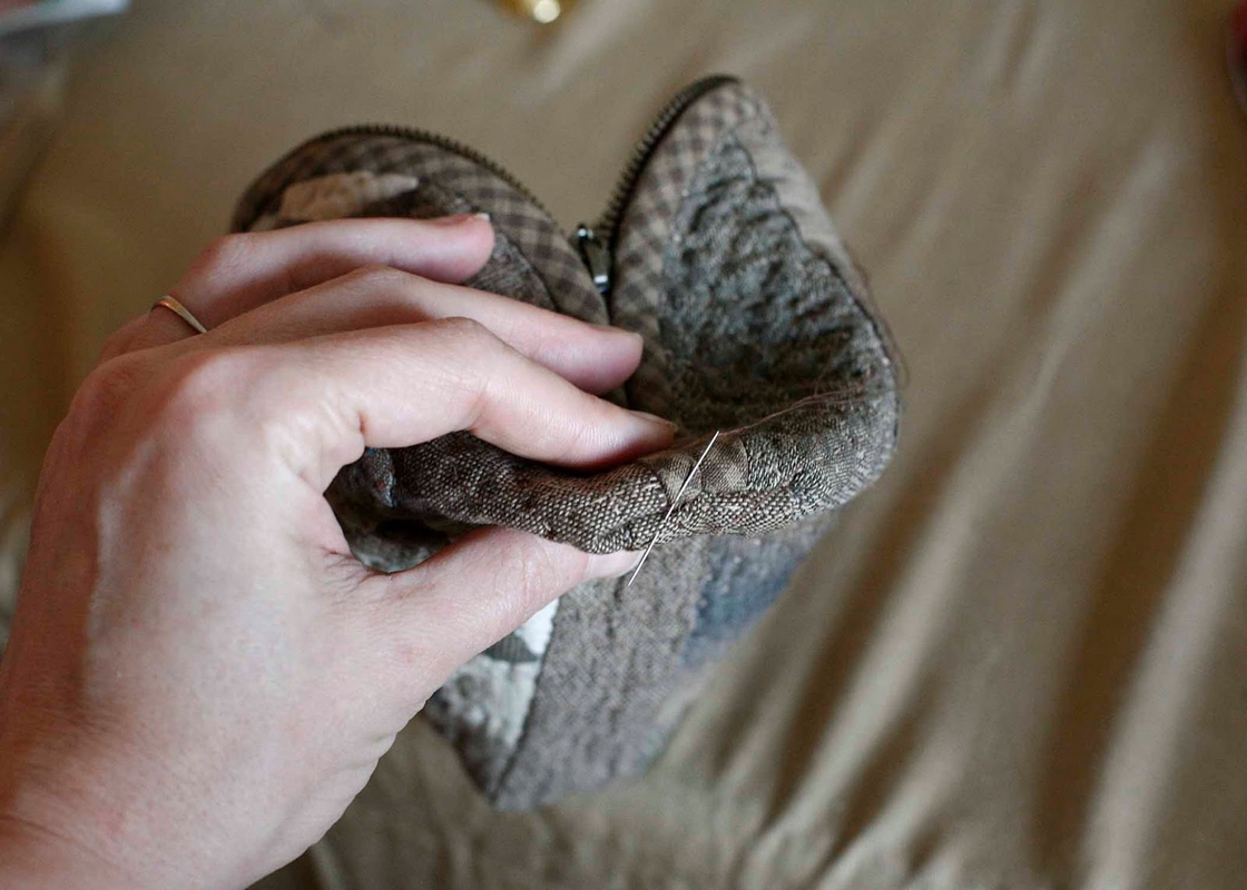 Cosmetic Bag Japanese Patchwork Tutorial. ~ DIY Tutorial Ideas!