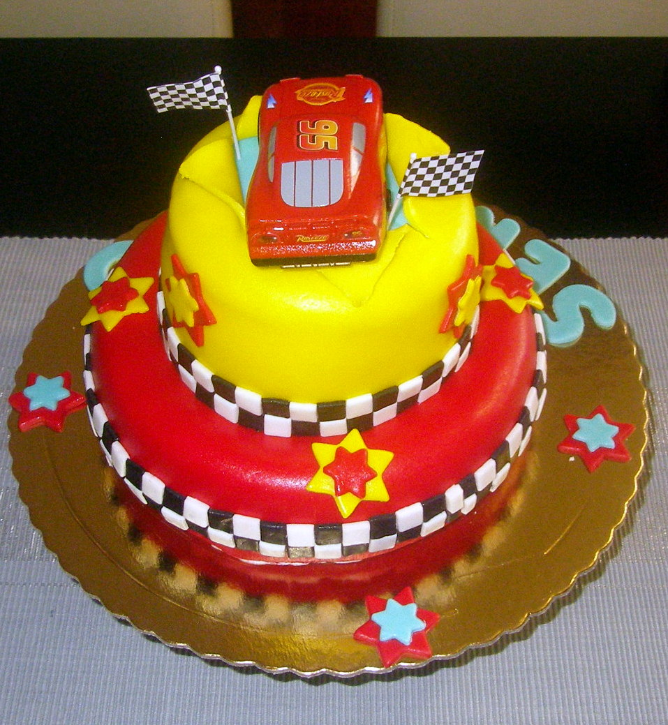 Doce Violeta: The Cars - Bolo de aniversário