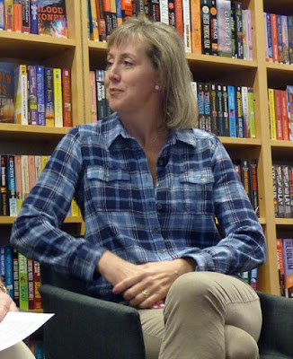 Kittling: Books: Paige Shelton, Jenn McKinlay and Elizabeth Heiter at ...