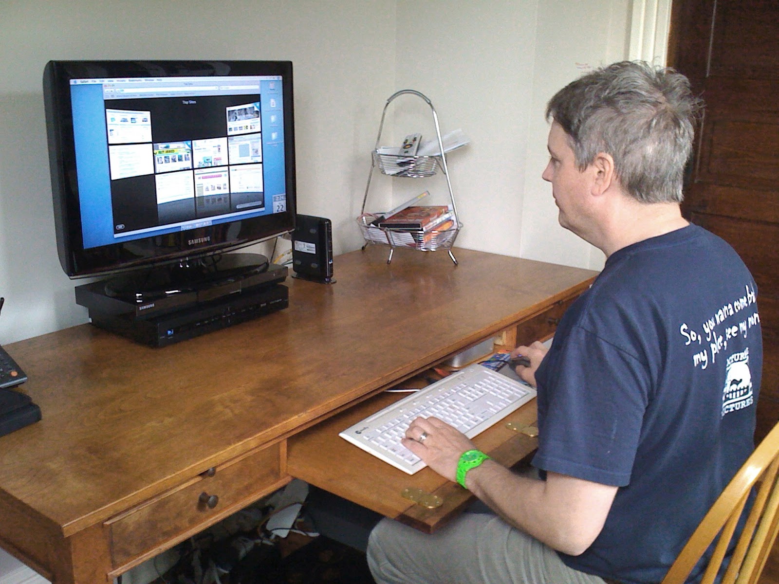 Inventia Design Custom Furniture : 358 Solid wood computer desk