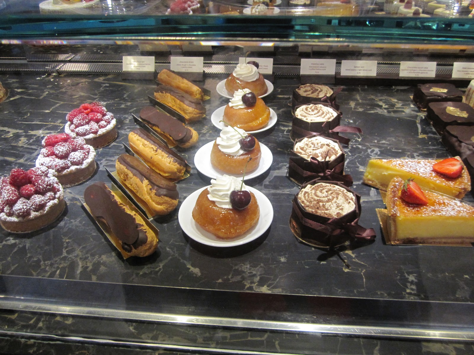 Twin Aquarius: Thierry Chocolaterie Patisserie Cafe