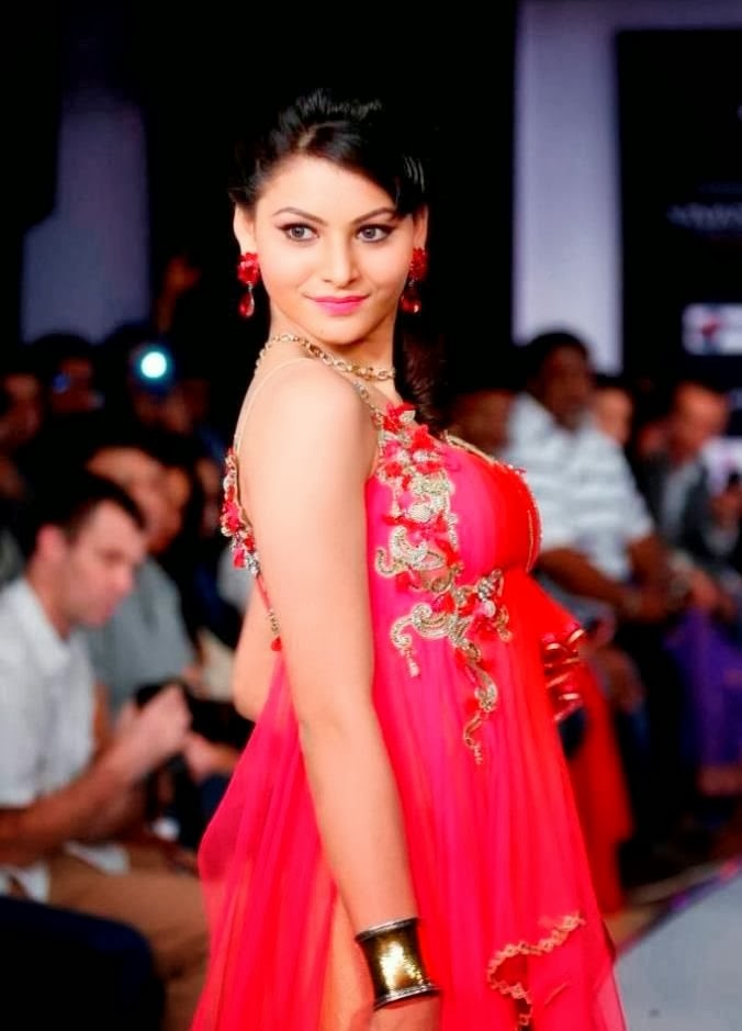 Lattest Glamorous Indian Model in new fashion Look | Bollywood Latest ...