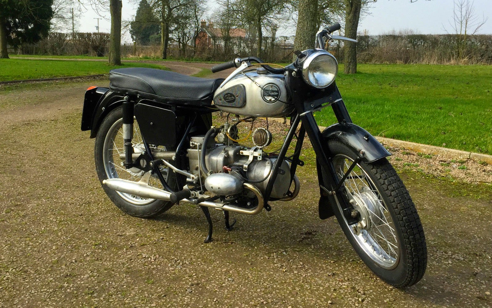 Motorcycle Restoration Projects UK: Velocette Valiant 1950 200cc