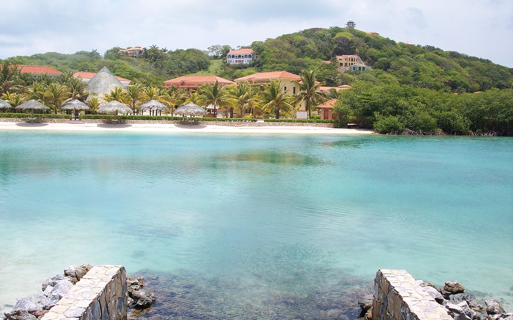 BRIDGE OF THE CONTINENT : THE PARADISE ON EARTH: ROATAN AND UTILA IN ...