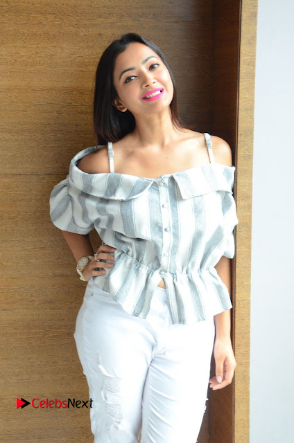 Shweta Basu Prasad - Bollywood Actress Telugu Tamil Actress Photo Gallery