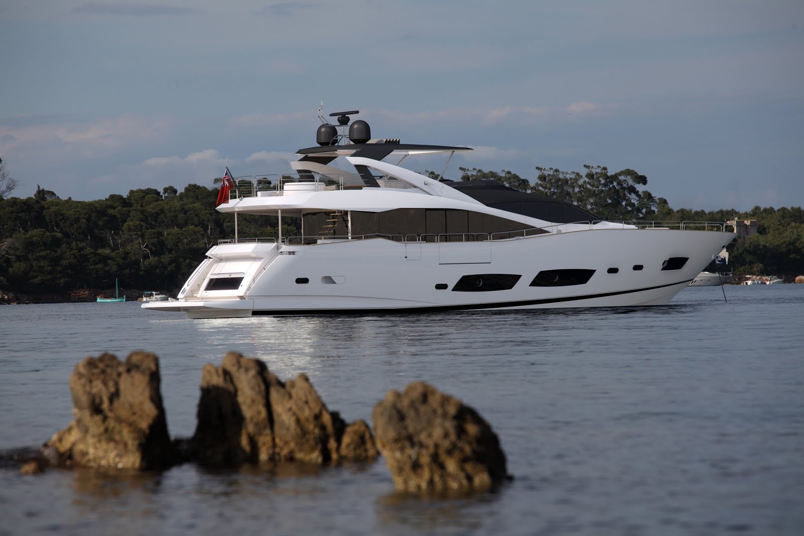Megayacht Global: Sunseeker Debut 28m at London Boat Show 2012