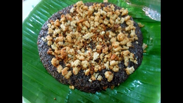 Tagalog Kitchen: How To make Rice Cake..Biko na Pirurutong