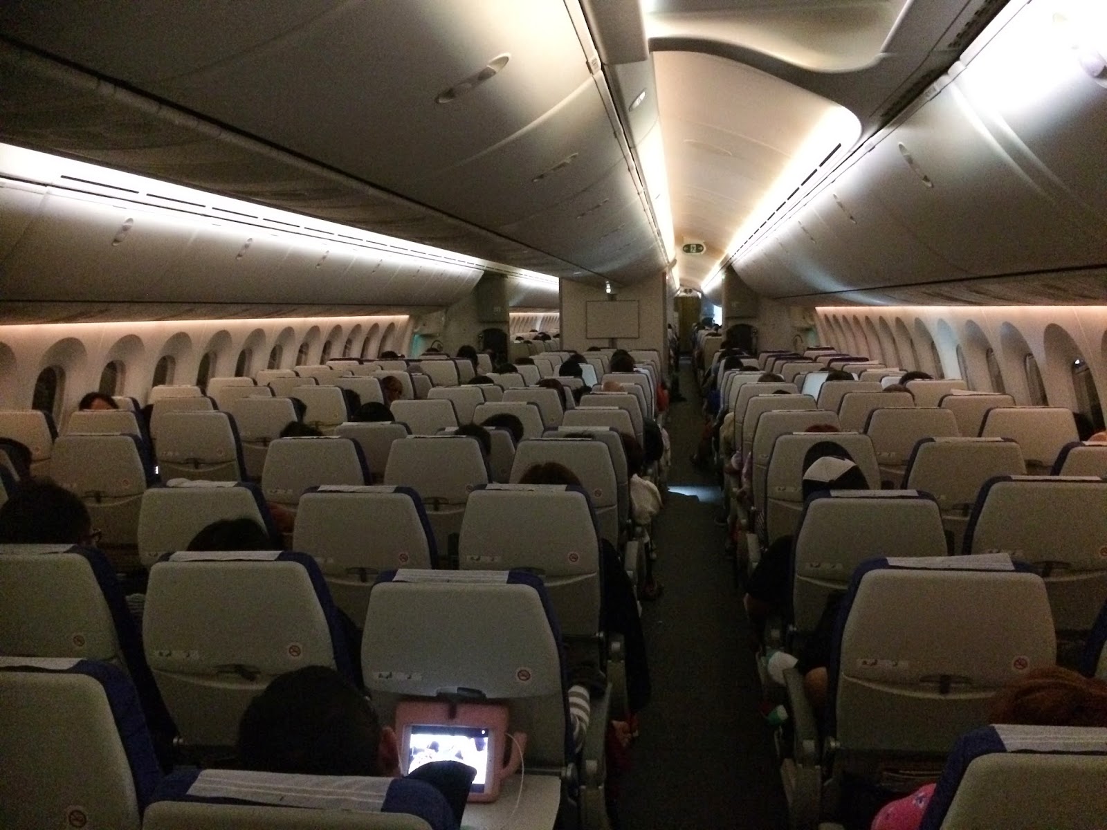 Charles Ryan's Flying Adventure: Scooting off on the Boeing 787-9 ...