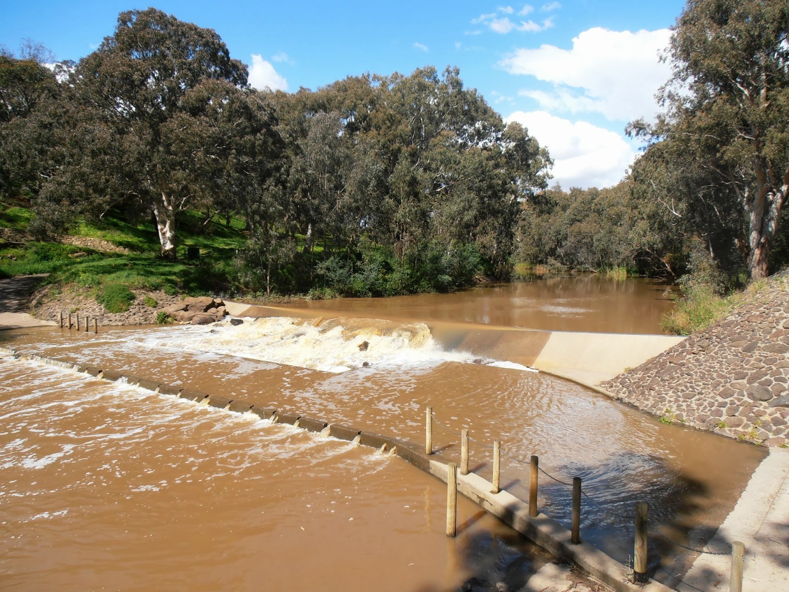 The Clarke's Aussie Adventure: 22 September 2013 - Sundowner Rockbank ...