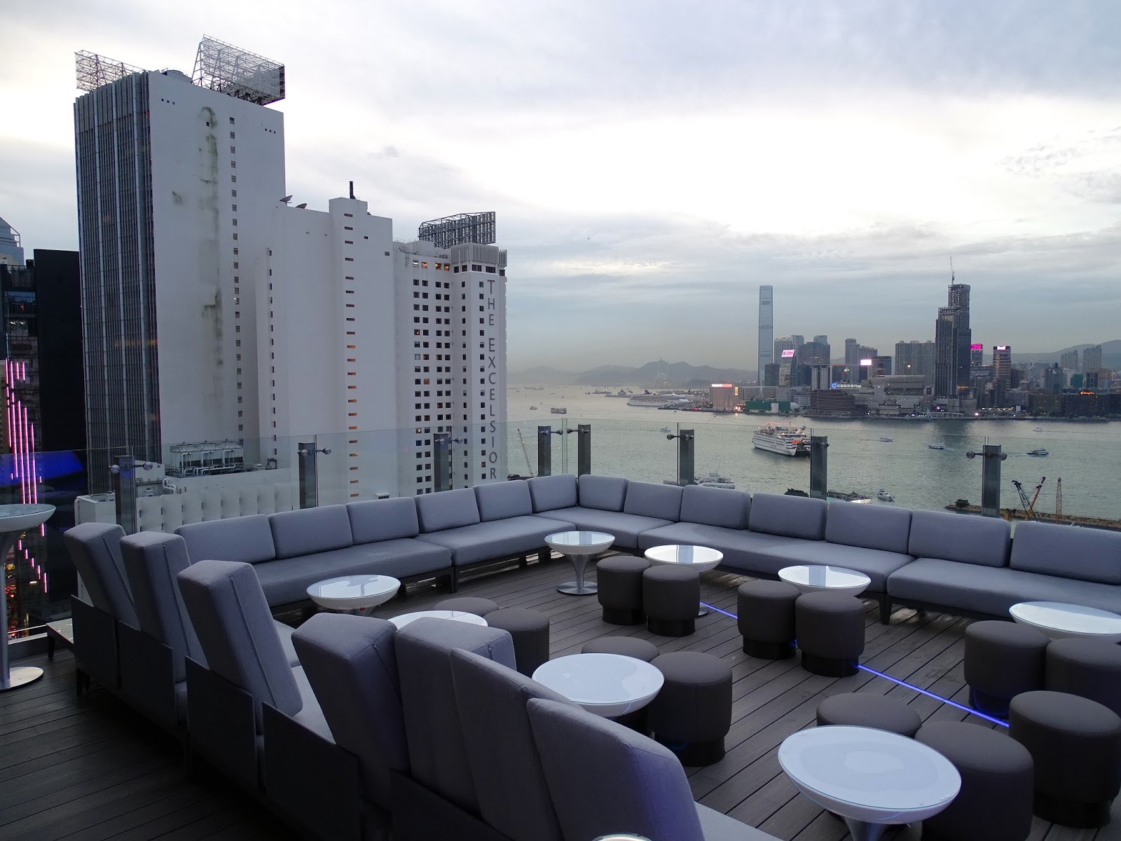 Skye Rooftop Bar and Restaurant (Hong Kong, CHINA) ★★★★☆ | A traveling ...