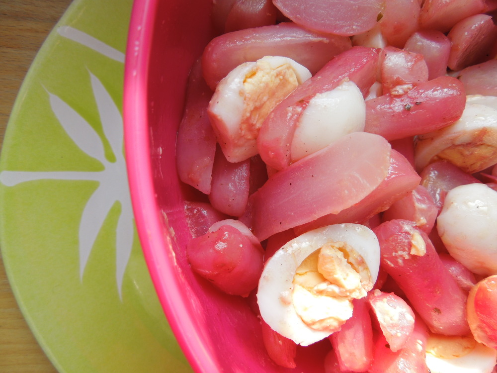 Dans mon assiette: Salade de radis cuits aux oeufs de caille