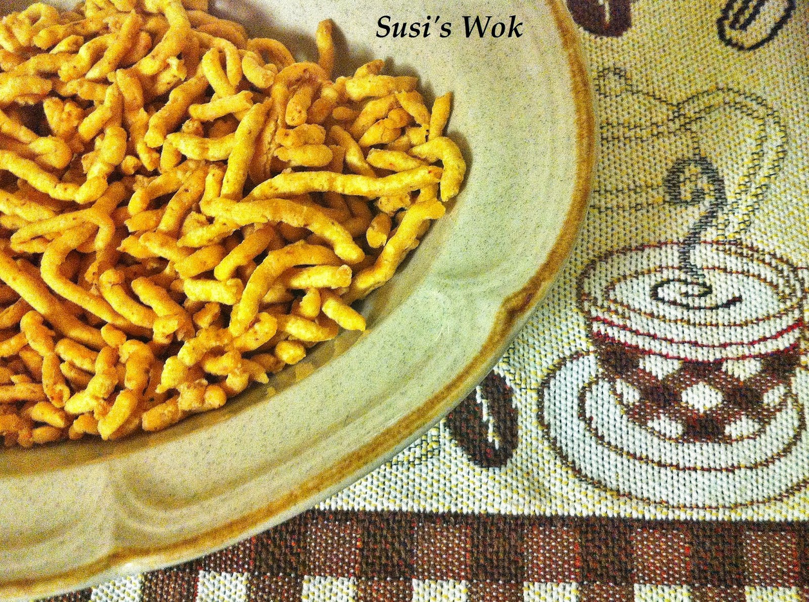 Susi's Wok: Karasev / Spicysev - Indian Snack