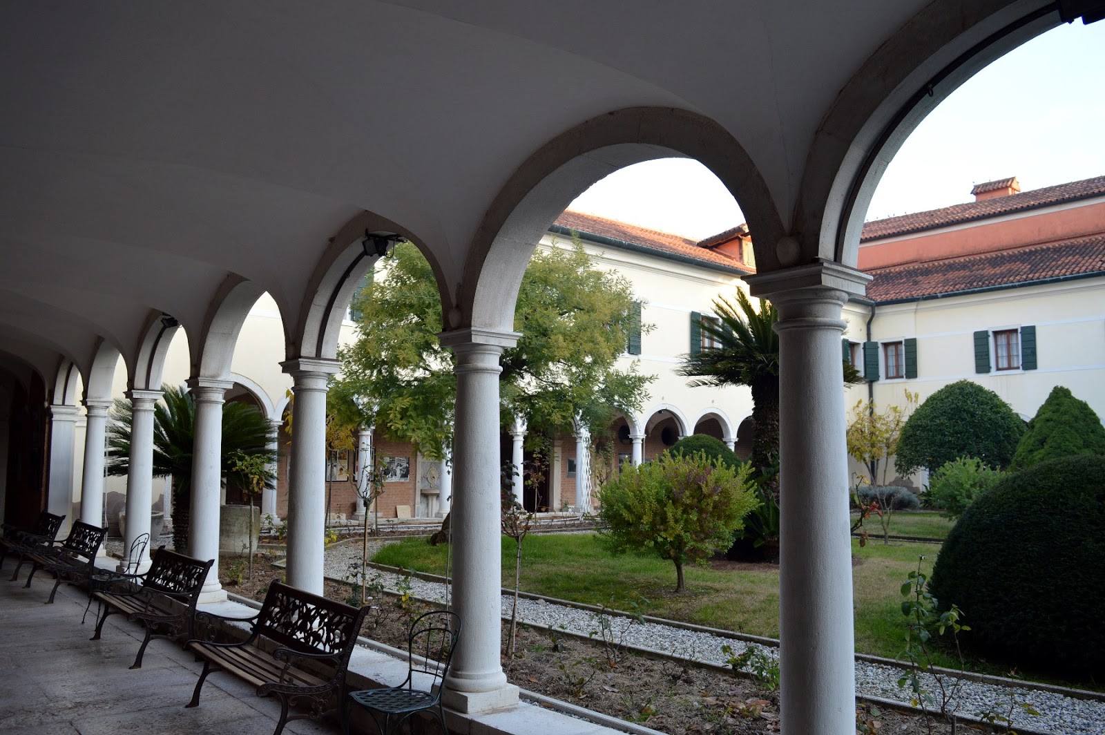 Visita all'isola di San Lazzaro degli Armeni, solitudine e segreti ...