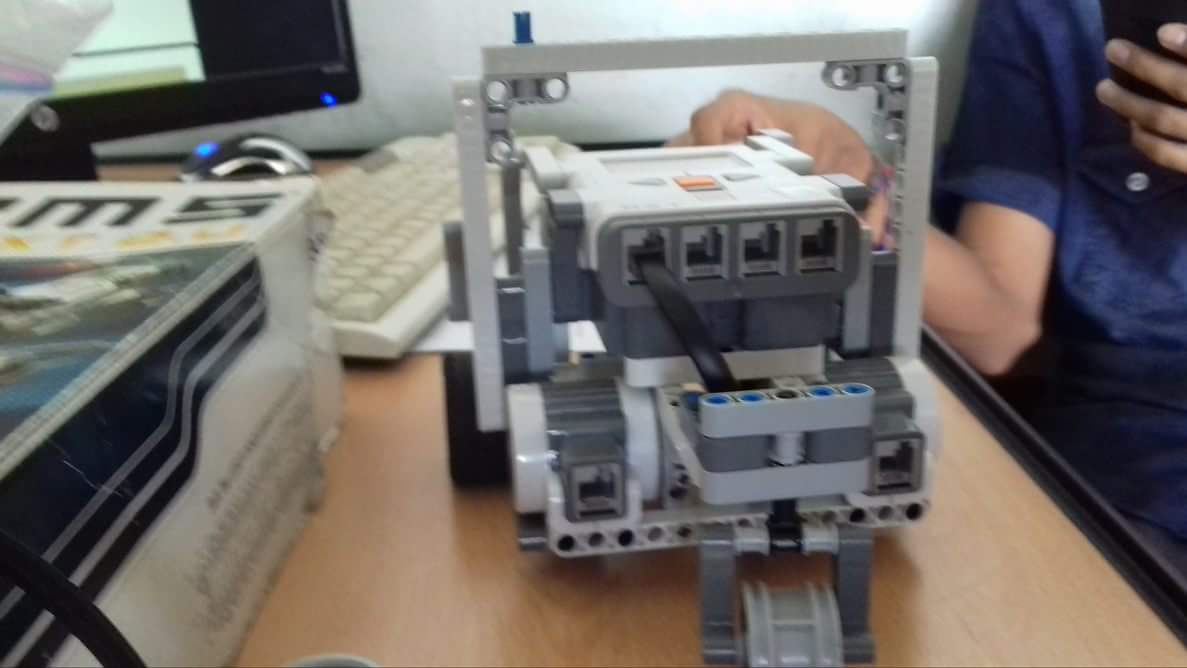 Programación Gráfica: LEGO MINDSTORMS NXT 2 - SENSOR DE CONTACTO