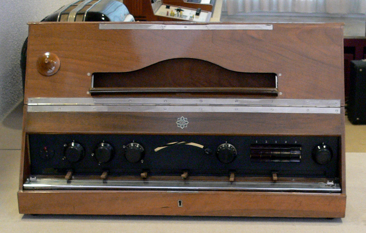 JonDent - Exploring Electronic Music: Peter Pichler - Trautonium ...