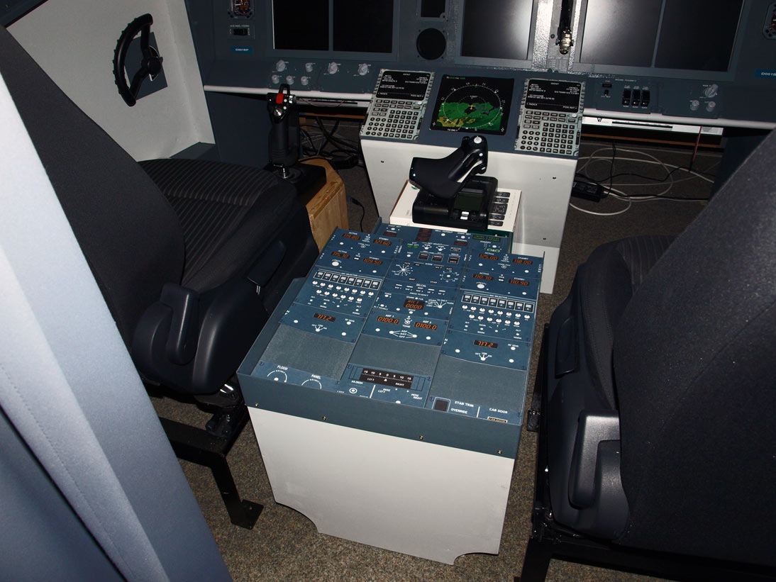 Boeing 737 Homecockpit: Pedestal und Overhead