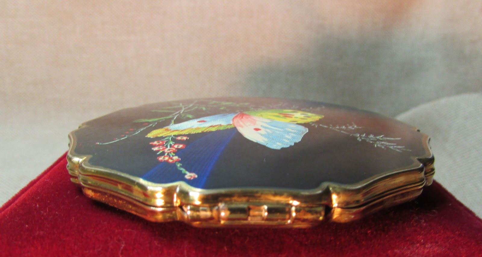 STRATTON BUTTERFLY COMPACTS