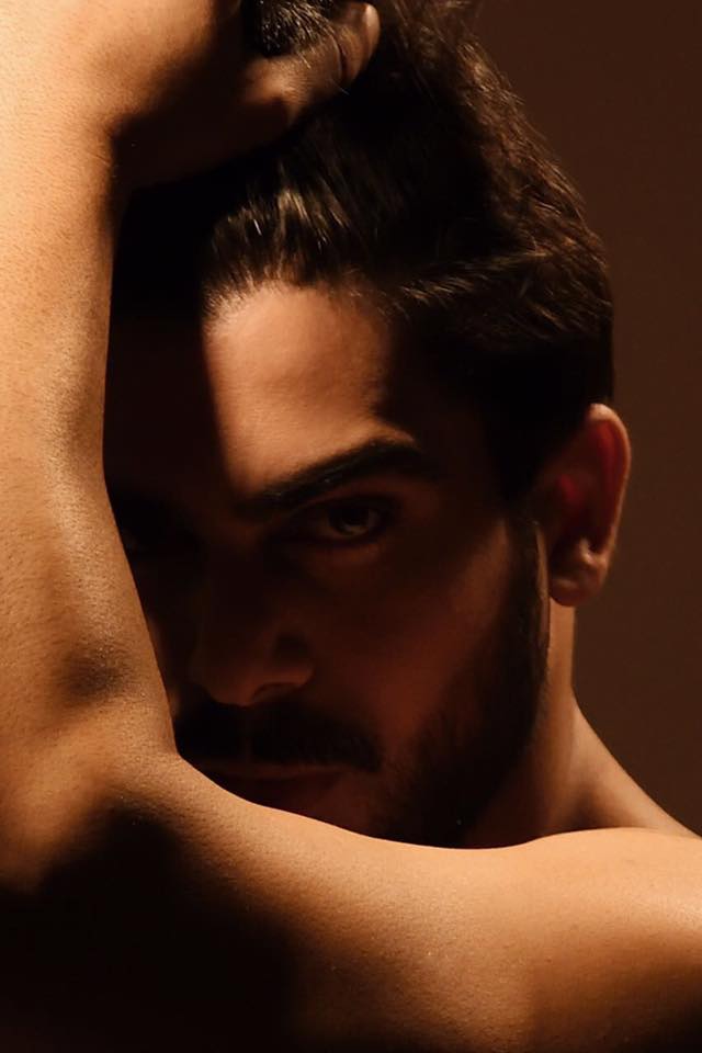 Waleed Shirtless Selfies