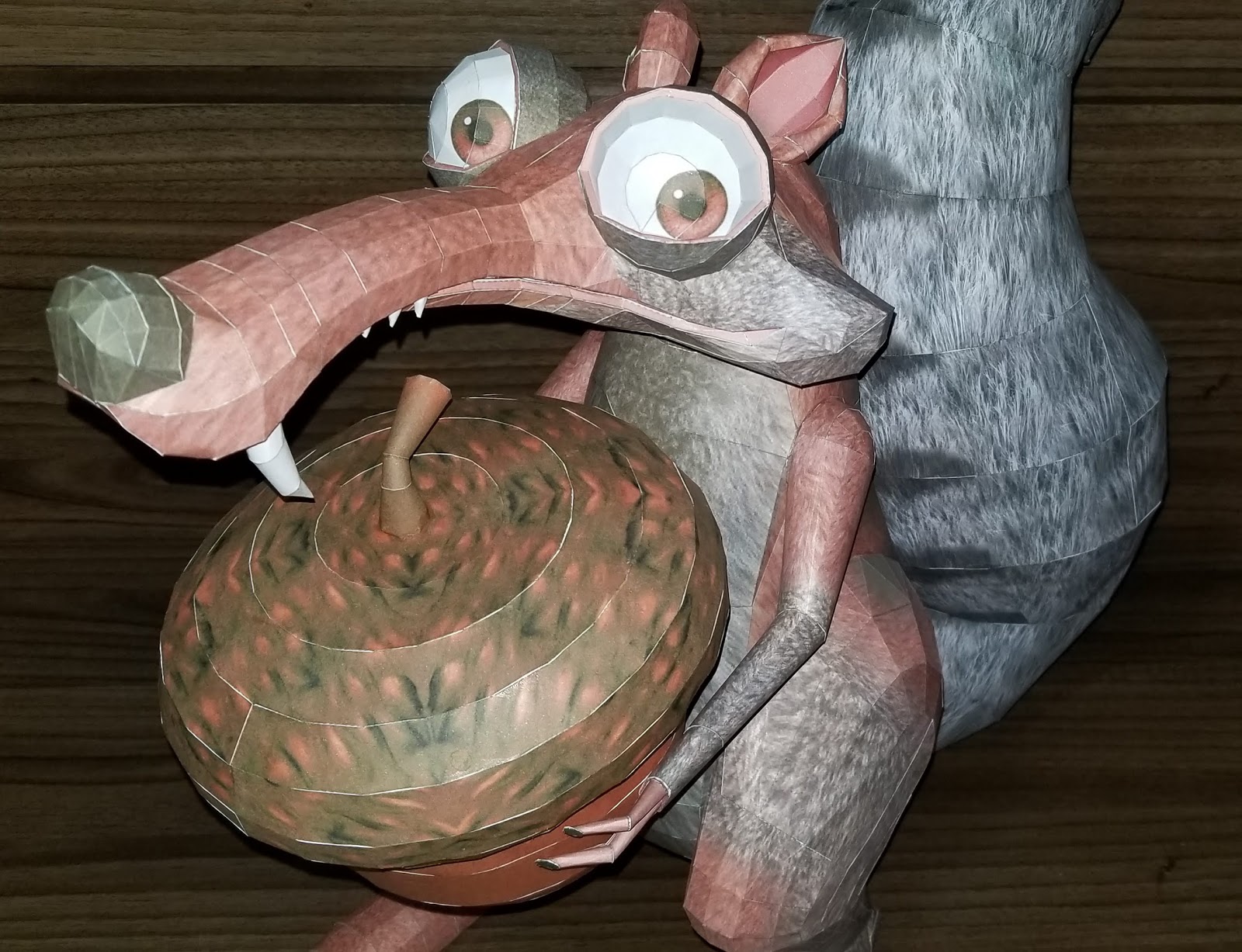 Fabiano Cruvinel - Papercraft: Scrat papercraft