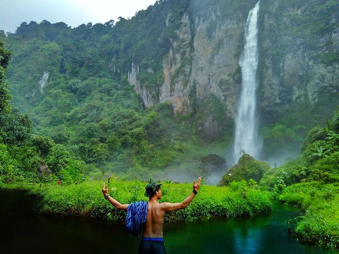 Berkunjung ke Curug Ngebul, Surga Tersembunyi di Cianjur | Travel ...