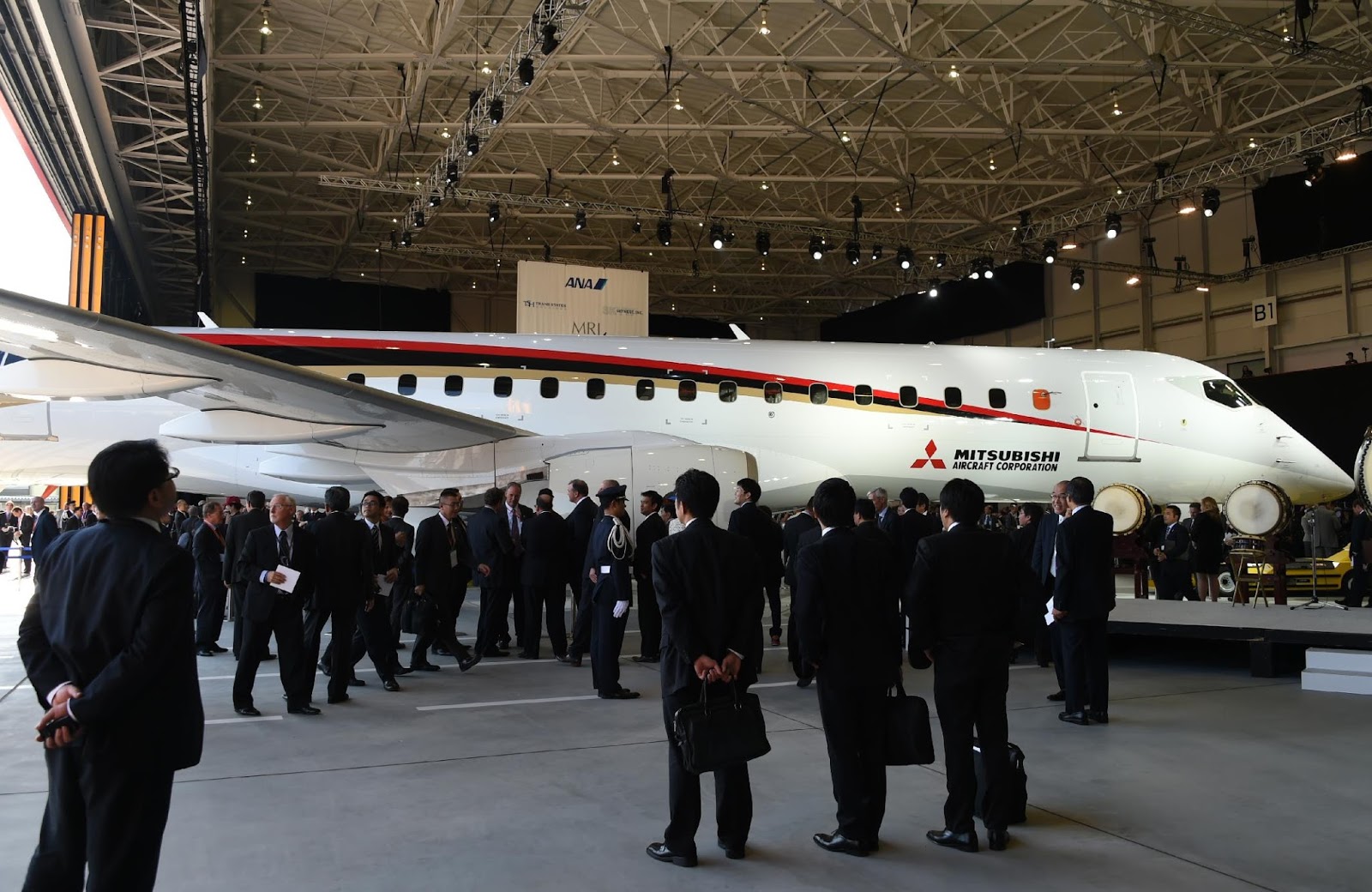 Mitsubishi Reveals Mitsubishi Regional Jet (MRJ) - Aircraft Wallpapers HD