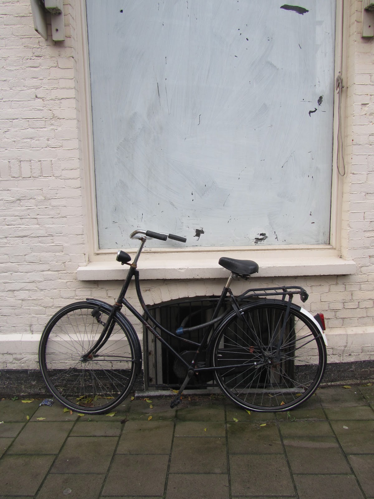 autoliterate: Amsterdam bikes: omafiets & opafiets