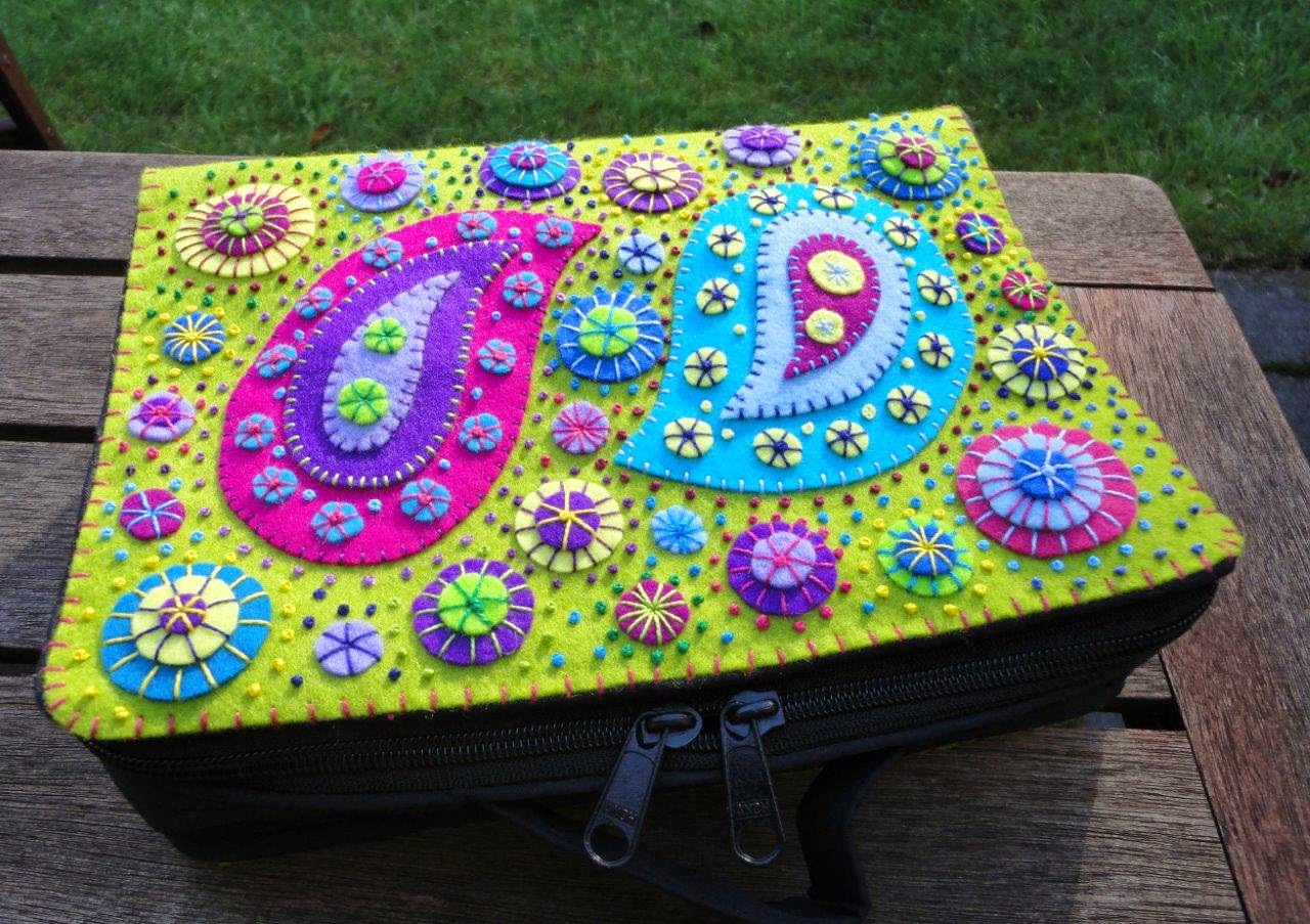 Wendy's Quilts and More: My sewing kit case