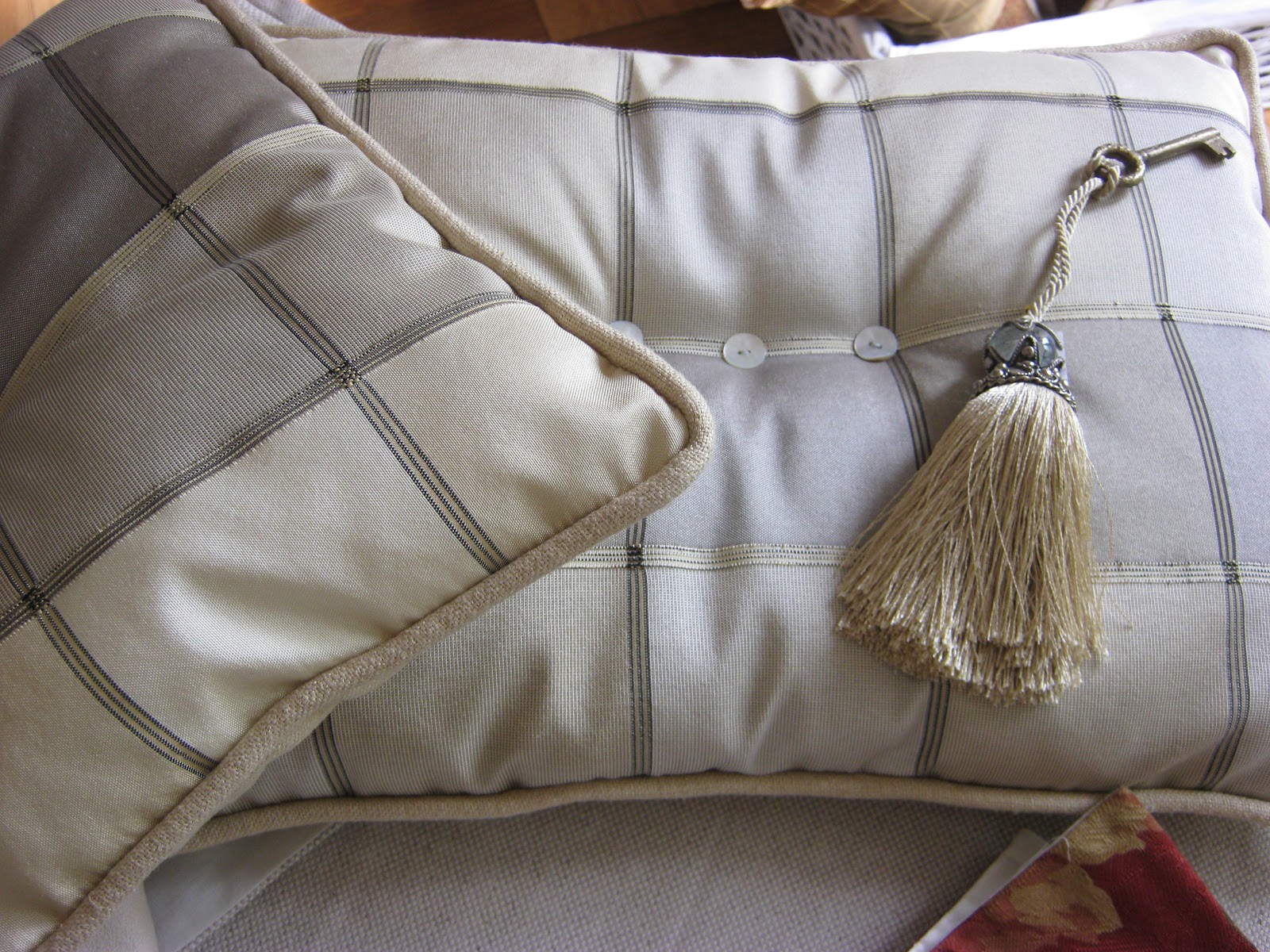 Paz Montealegre | Decoración: cojines-originales-cojines-redondos ...